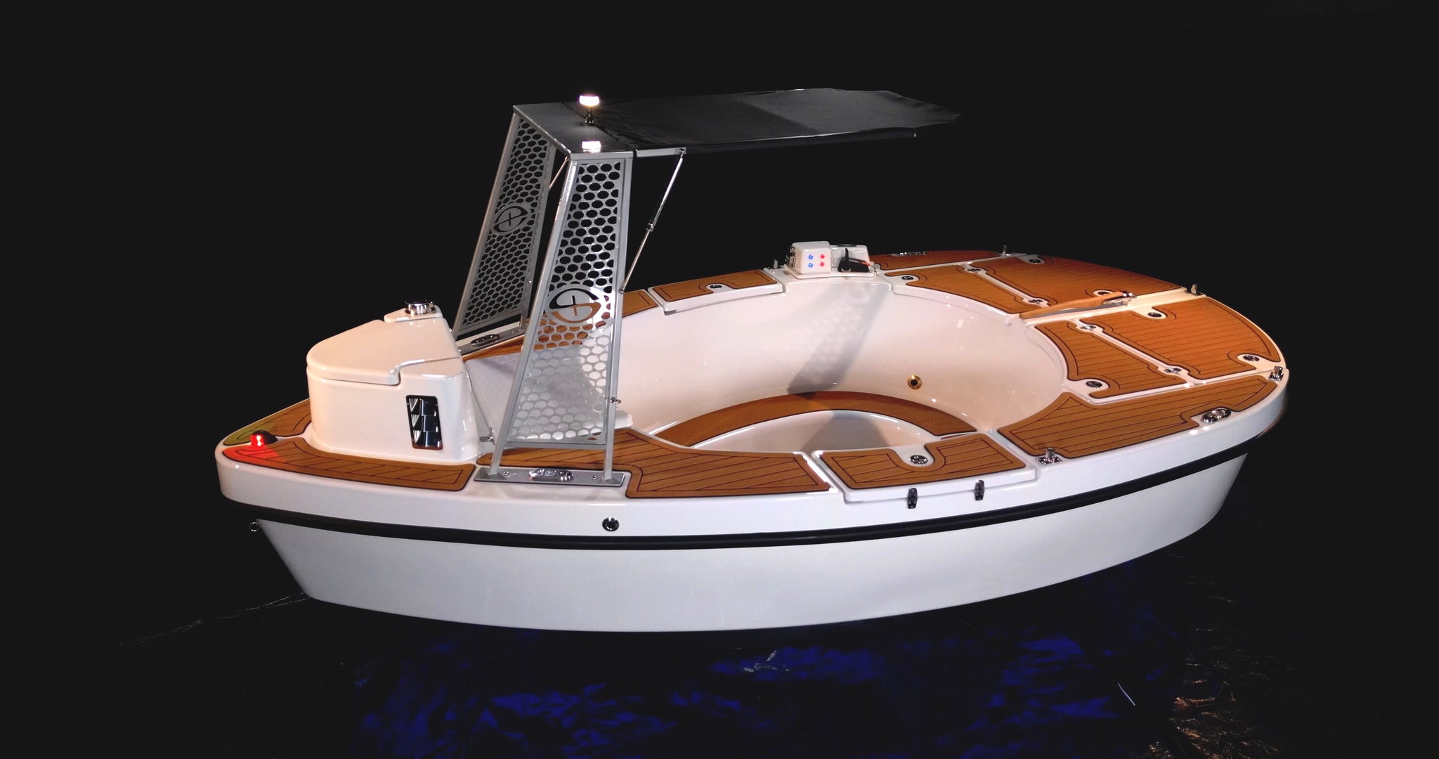 Spacruzzi | The Hot Tub Boat