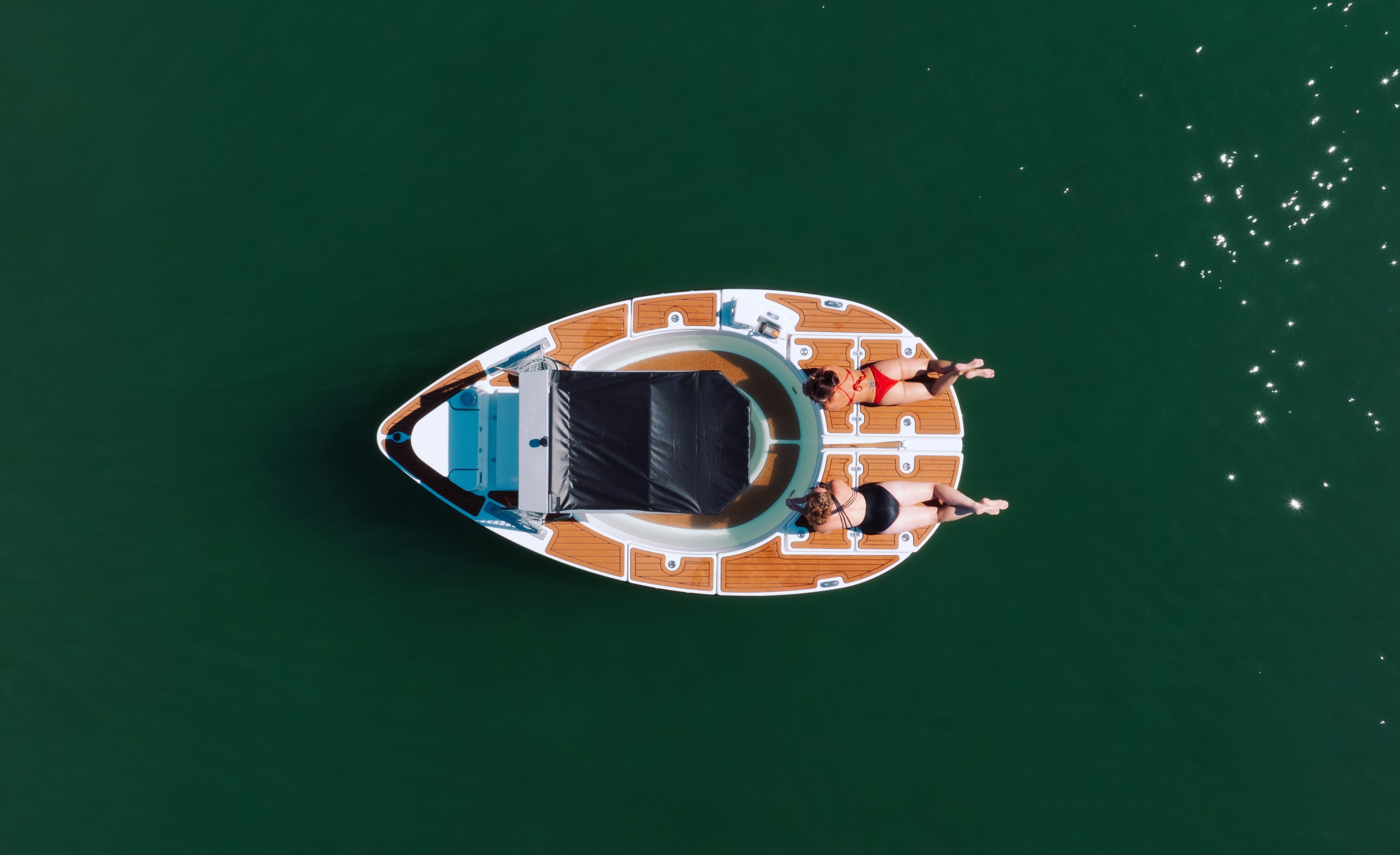 Spacruzzi | The Hot Tub Boat