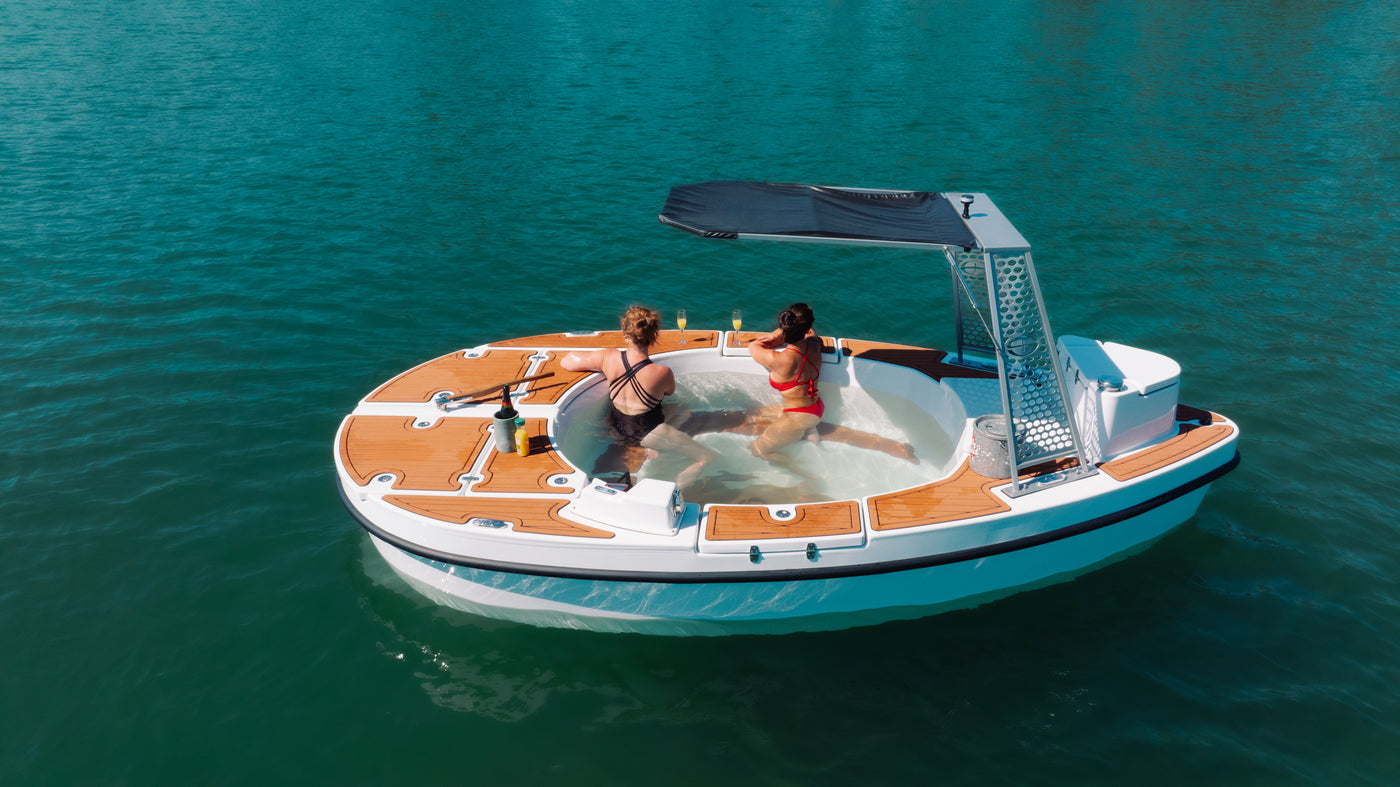 Spacruzzi | The Hot Tub Boat