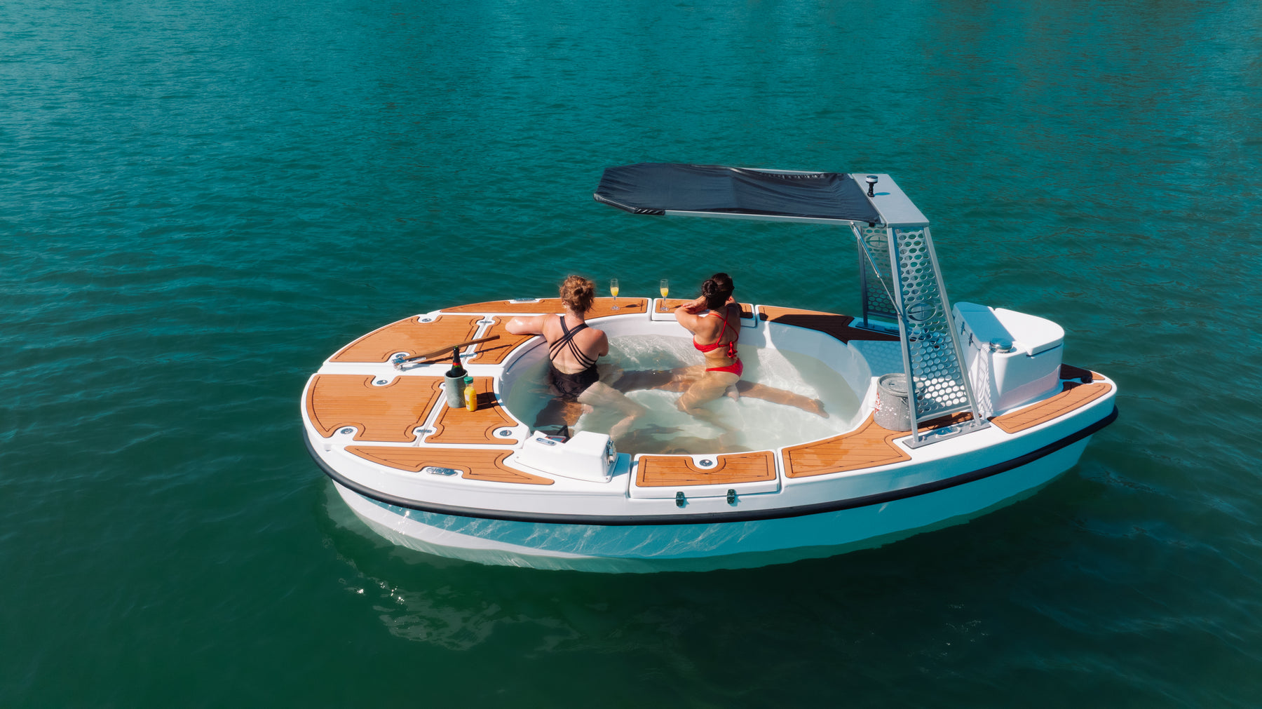 Spacruzzi | The Hot Tub Boat