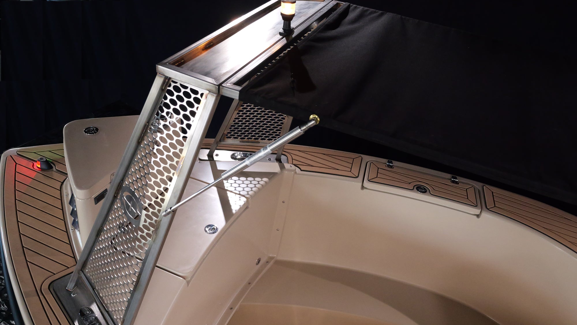 Spacruzzi | The Hot Tub Boat