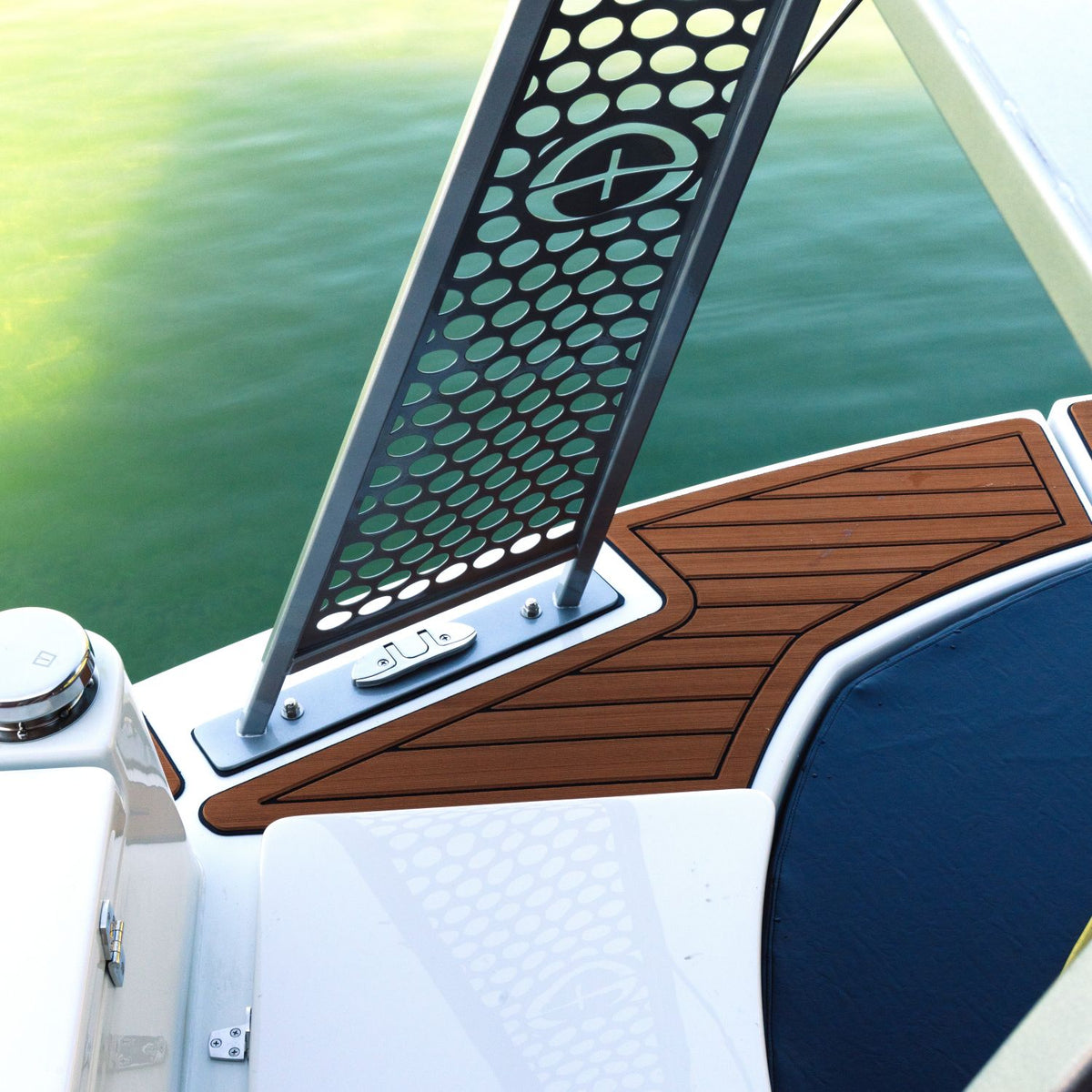 Spacruzzi | The Hot Tub Boat